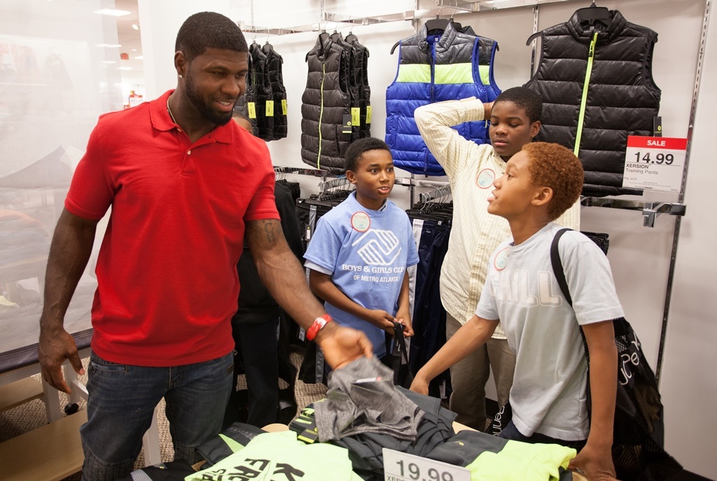 Atlanta Falcons' Devin Hester Grants Wishes for Kids | Atlanta Daily World