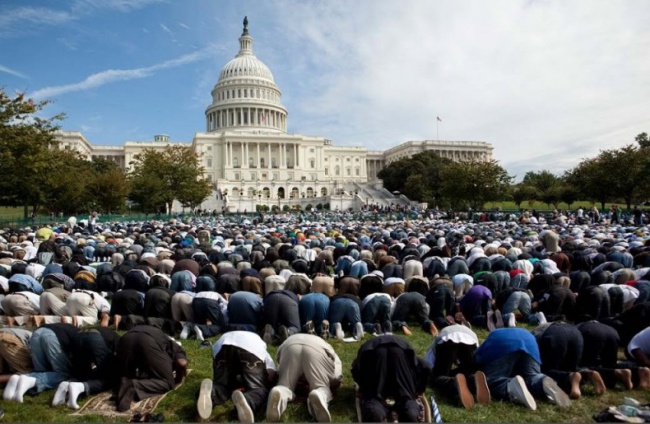 Half of Americans would support a ban on Muslim immigration | Atlanta ...