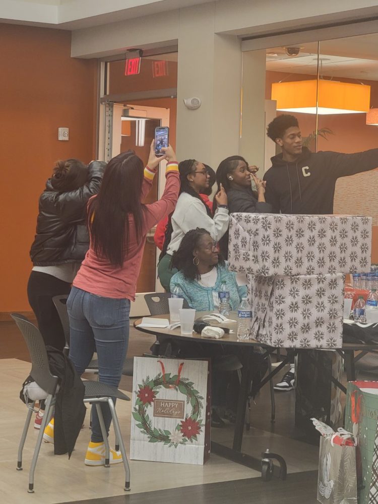 NBA Atlanta Hawks DeAndre Hunter Gives Back to Children in Atlanta ...