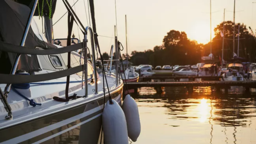 New Video Emerges of Alabama Boat Brawl Between Security Guard and ...