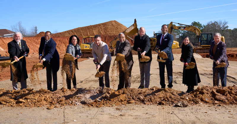 Mayor Andre Dickens Helps Break Ground At Metropolitan Place | Atlanta ...